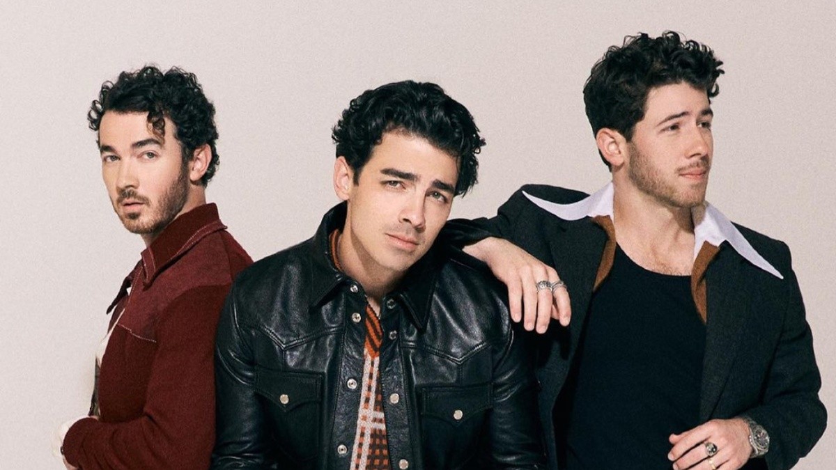 ¿Será real? Jonas Brothers como nunca se habían visto, ¡en ropa ...