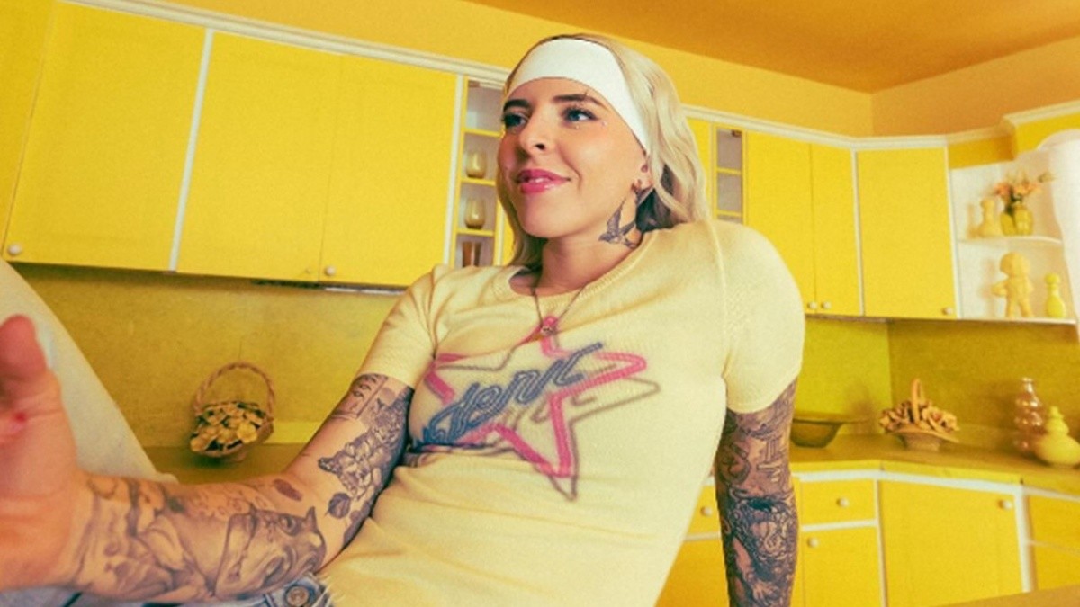 Young Miko lanza 'att.', su primer álbum, y se prepara para su debut en Coachella | DIVERSO ...